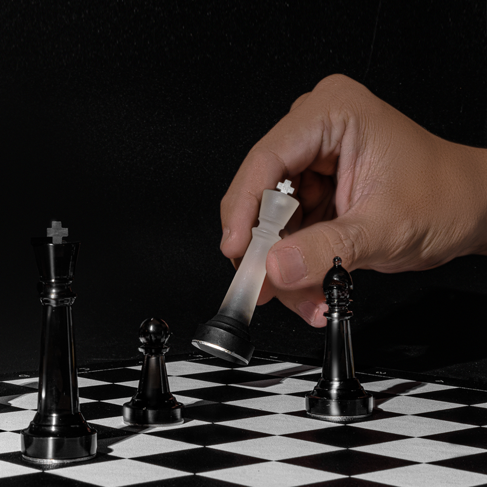 Monochrome Chess – Lumina version