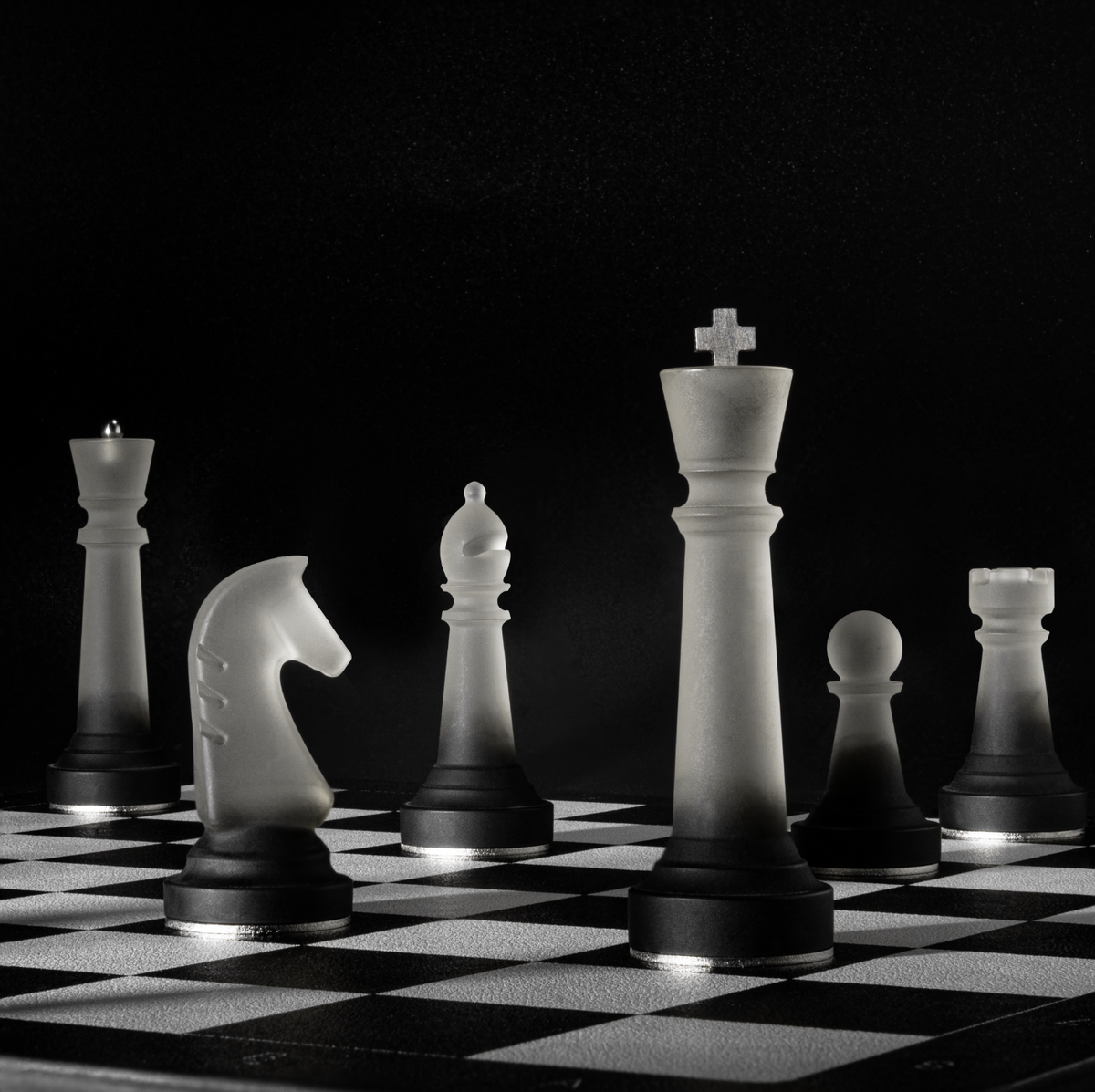 Monochrome Chess – Lumina version
